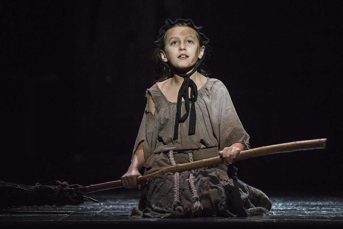 17a_LM_TOUR_4039_Zoe Glick as Little Cosette - NETworks